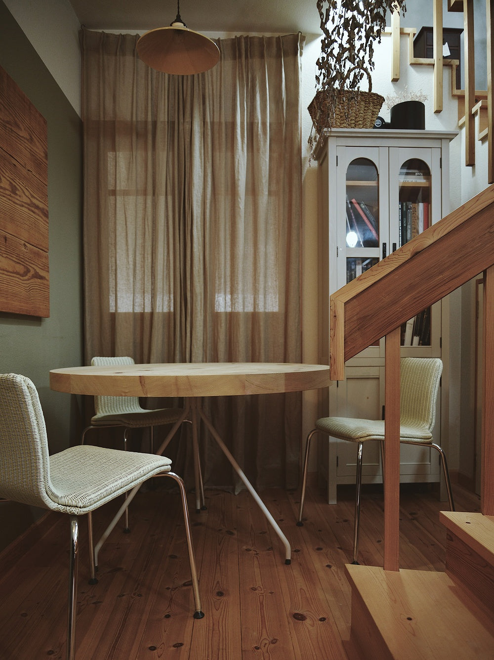 RED CEDAR Round table w/ironlegs レッドシダー ラウンドテーブル – fig furniture and deco